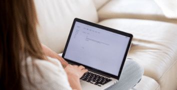 How to Address a Woman in a Cover Letter - Cowrite